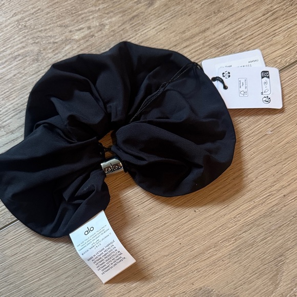ALO Yoga | Accessories | Alo Yoga Elegant Black Hair Scrunchie | Poshmark